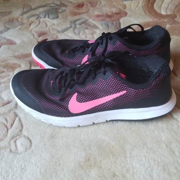 Nike | Shoes | Nike Flex Experience Rn4 Black And Hot Pink Sz 95 | Poshmark